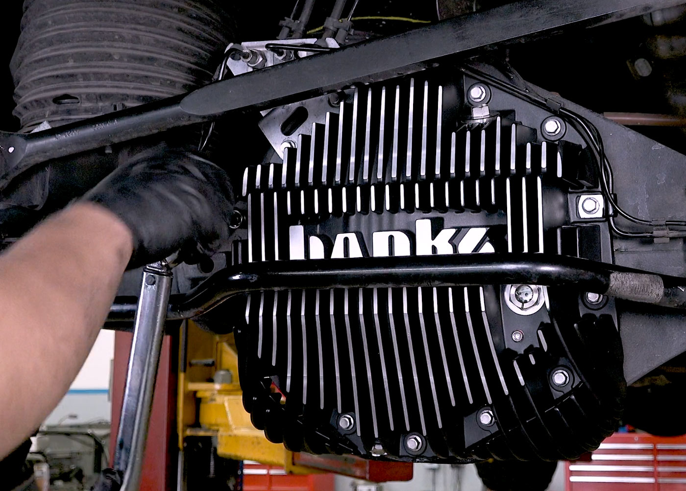 97727 - Banks 11.5" or 12" 14-bolt AAM Ram-Air Rear Differential Cover ...