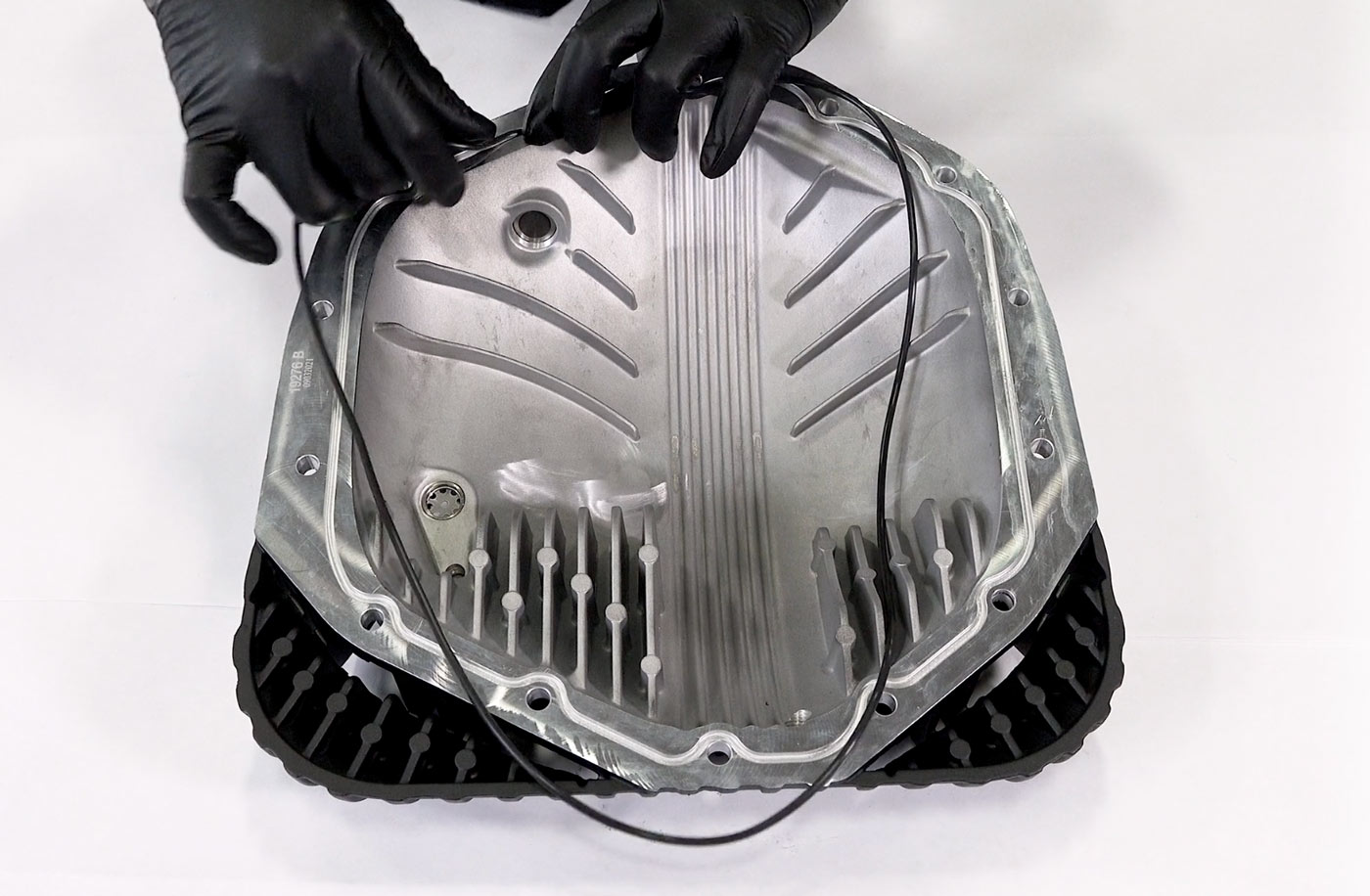 97727 - Banks 11.5" or 12" 14-bolt AAM Ram-Air Rear Differential Cover ...